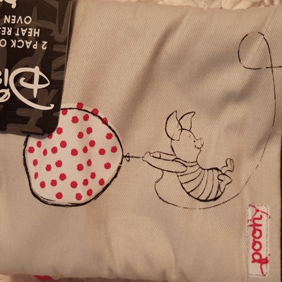 Disney | Kitchen | Disneys Winnie The Pooh 2 Pack Oversized Heat Resistant Oven Mitts | Poshmark